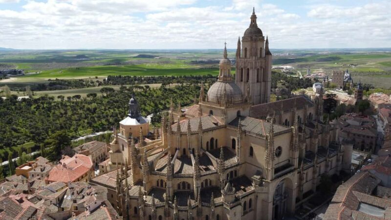Guided tour of Segovia in Spanish: Cathedral and Alcázar - Key Points