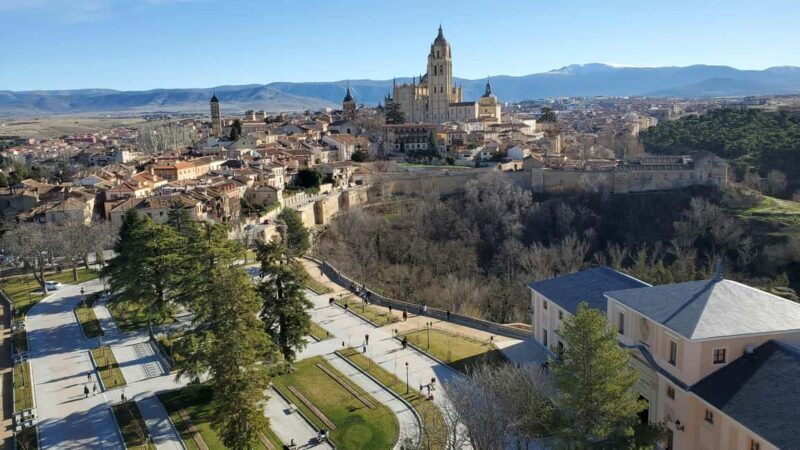 Guided tour of Segovia in Spanish: Cathedral and Alcázar - Authentic Experiences and Practical Considerations