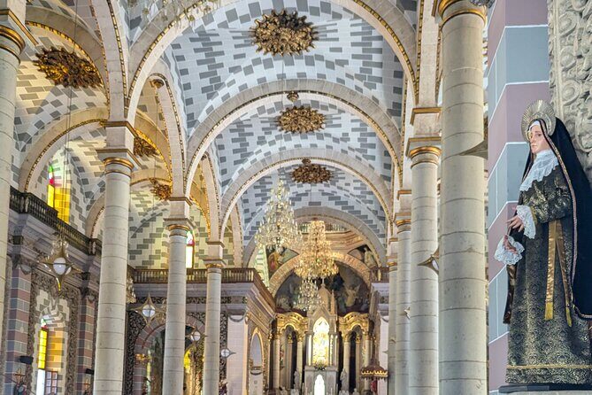 Guided tour of the cathedral and its surroundings - The Value of This Experience