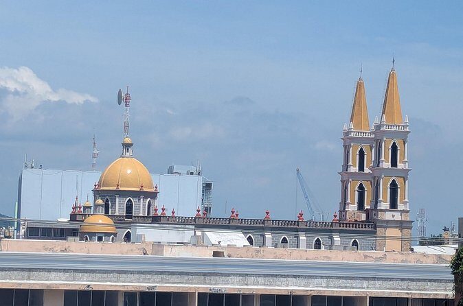 Guided tour of the cathedral and its surroundings - The Sum Up