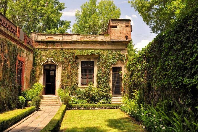 Guided tour of the Coyoacán neighborhood and the Leon Trotsky museum - Key Points