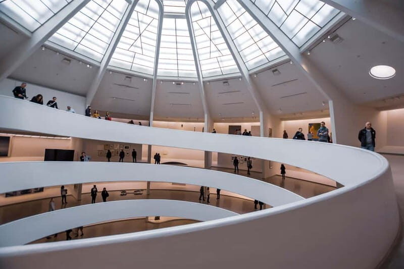 Guided tour of the exterior and access to the Guggenheim Museum - Practical Details and Value