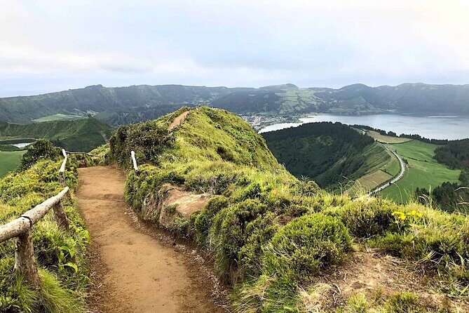 Guided Tour to the Sete Cidades Volcano in São Miguel Azores - An In-depth Look at the Itinerary