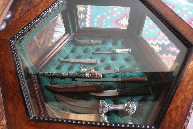 Guided visit in Spanish to the Castle of Dracula in Bran (native Spanish guide). - What Reviewers Say