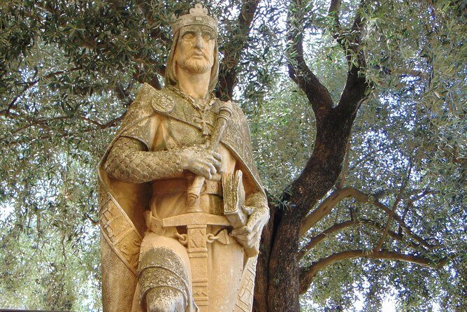 Guided visit to Alcazar de los Reyes Cristianos with admission - Practical Tips for Visitors