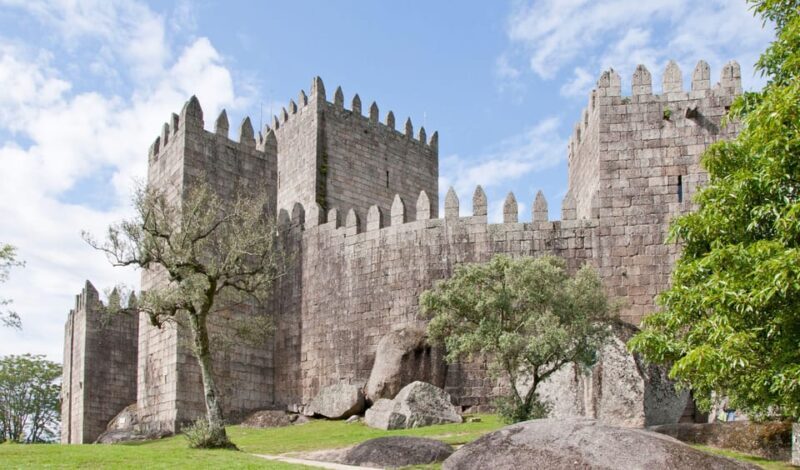 Guimarães: Castle of Guimarães Entry Ticket - Key Points