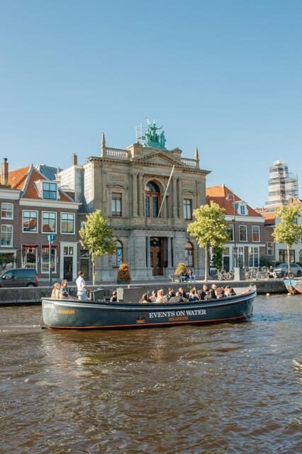 Haarlem: Sightseeing Boat Tour with Snacks and Drinks - Introducing the Haarlem Canal Experience