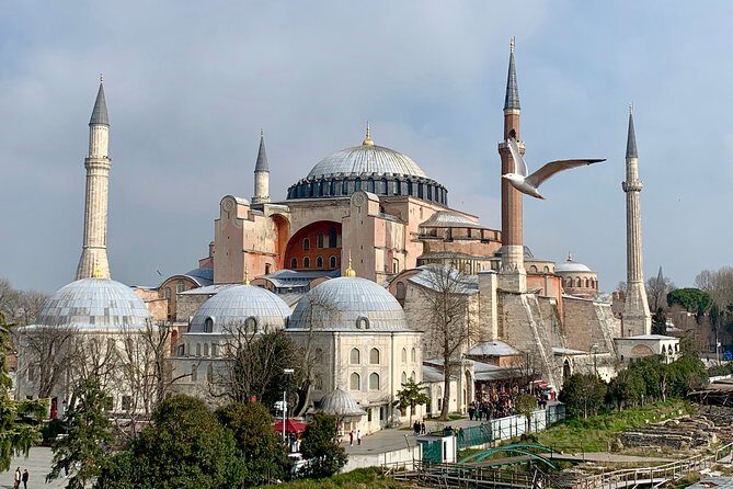 Hagia Sophia, Basilica Cistern and Grand Bazaar Tour in Istanbul - Meeting Point and First Stop: Hagia Sophia Grand Mosque