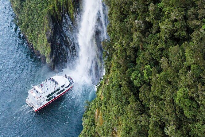 Half-Day Milford Helicopter Flight and Cruise from Queenstown - The Cruise on Milford Sound