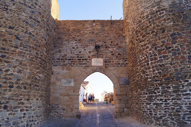 Half Day Monsaraz Tour from Evora by Archaeologists - The Village of Monsaraz: First Impressions