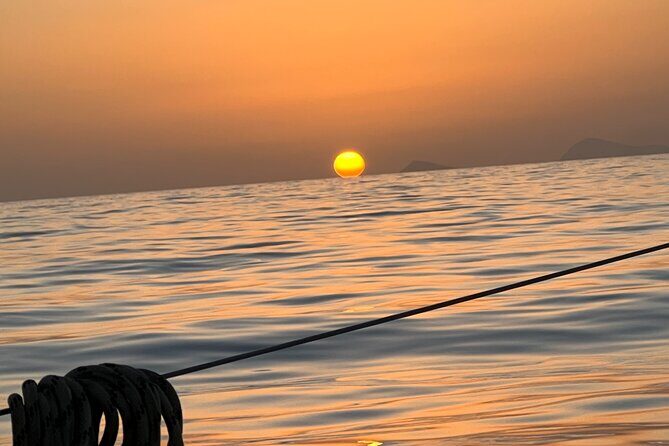Half day Private Sailing cruise in Santorini island up to 6 pax - Key Points