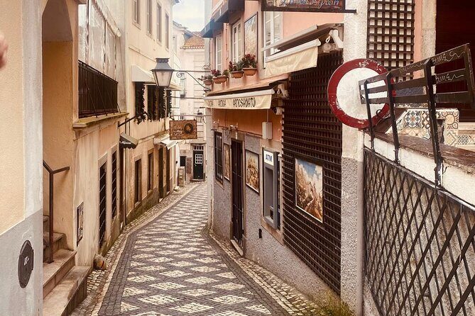 Half-Day Sintra Pena and Regaleira palace with Small Group - FAQs