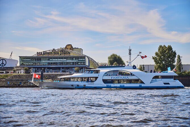 Hamburg: 2-hour harbor cruise - Hamburg: 2-hour harbor cruise — A detailed review
