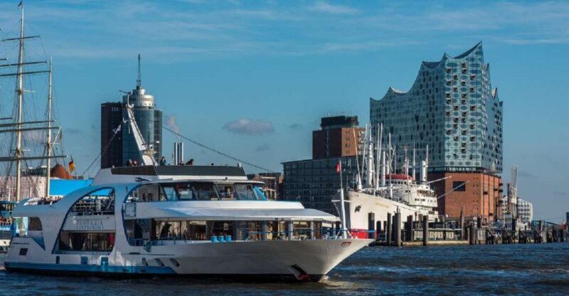 Hamburg: 2-Hour Sightseeing Cruise to Blankenese - Detailed Breakdown of the Itinerary