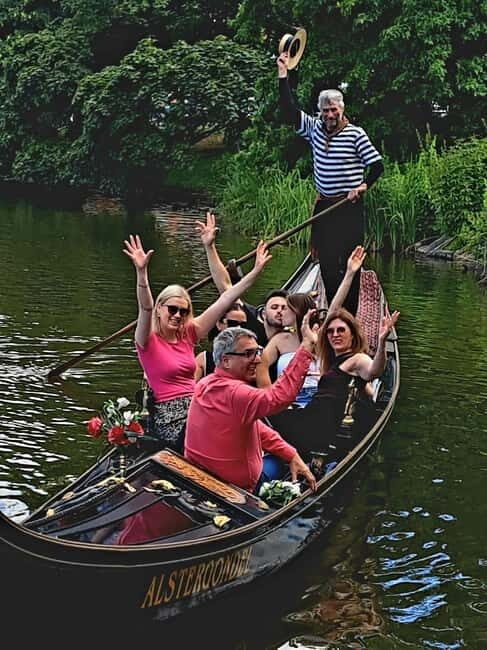 Hamburg: Alster Lake public Tour in a Real Venetian Gondola - Key Points