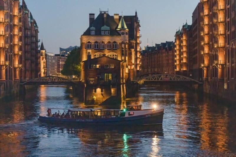 Hamburg Combi: 1,5h Evening Cruise & 2h Reeperbahn Tour - Setting the Scene: What to Expect from the Tour