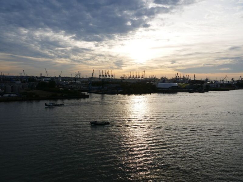 Hamburg: Elphi Plaza Guided Tour with Störtebeker Beer - Who Will Love This Tour?