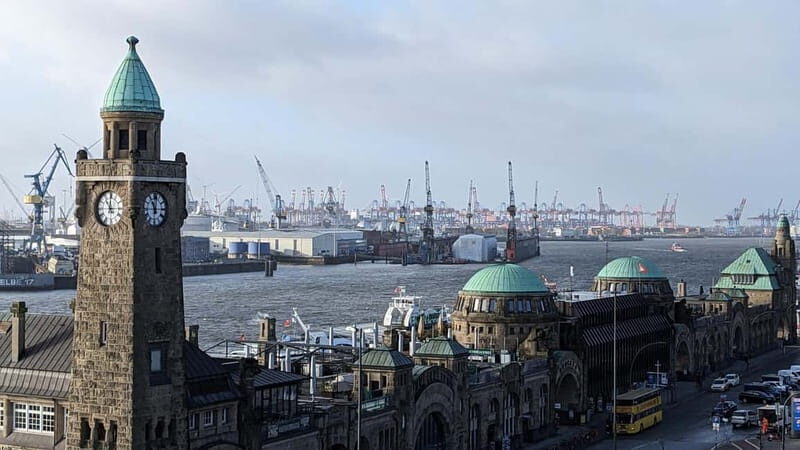 Hamburg: Guided Tour in French, the essentials in 2,5 hours! - An In-Depth Look at Hamburg’s Highlights