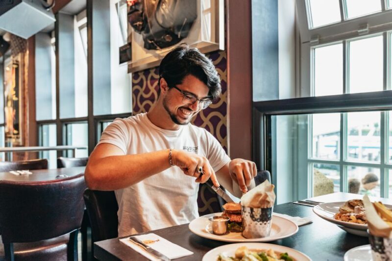 Hamburg: Hard Rock Cafe Skip-the-Line Meal - FAQ