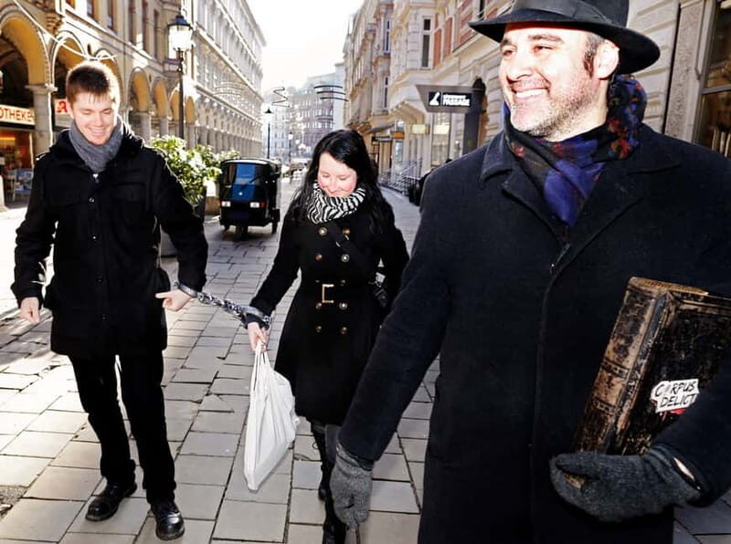 Hamburg: Interactive Crime Theater Tour in German - Key Points