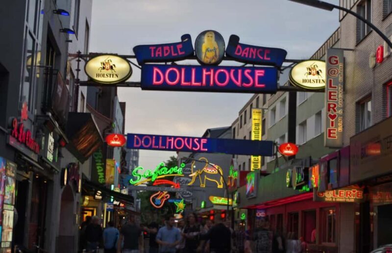 Hamburg: Kiez & Dollhouse: The legendary Reeperbahn tour - A Complete Look at the Hamburg Reeperbahn Tour