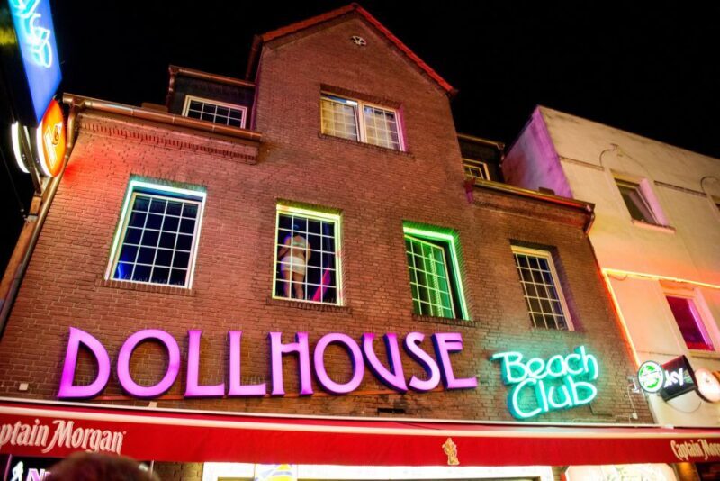 Hamburg: Private Tour Red Light District Walking Tour - Davidwache Police Station and Herbertstraße