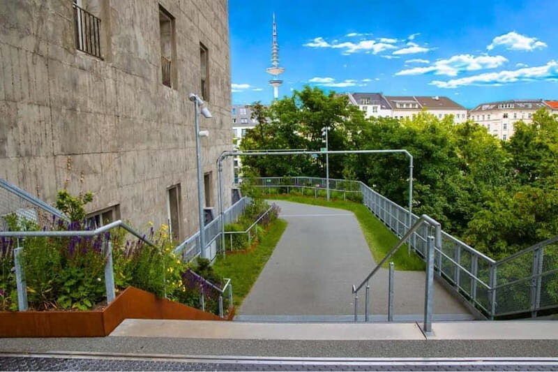 Hamburg: St. Pauli Green Bunker Tour in German - Key Points