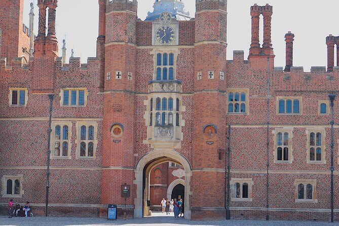 Hampton Court Guided Tour. Full day Access & High Tea - FAQs