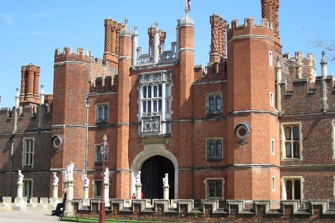 Hampton Court Palace 3hr tour: Henry VIII's & William III's intriguing Palaces - A Deep Dive into the Hampton Court Experience