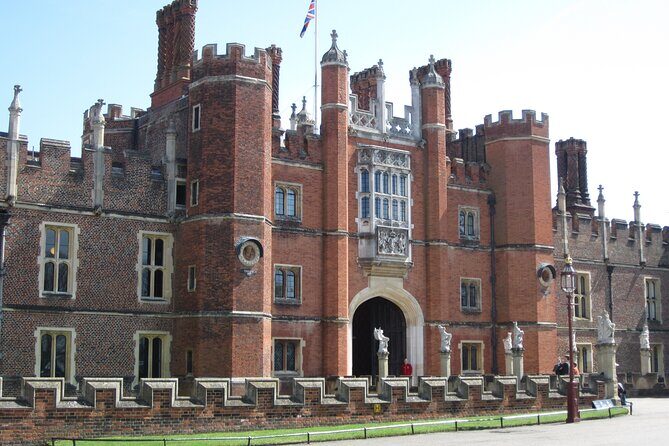 Hampton Court Palace Private Tour - discovering the excesses of Henry VIII - Key Points