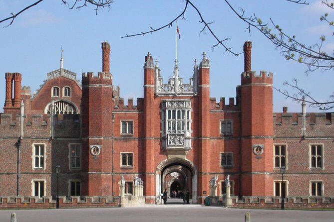 Hampton Court Palace Private Tour - Secrets of Henry VIII - Key Points