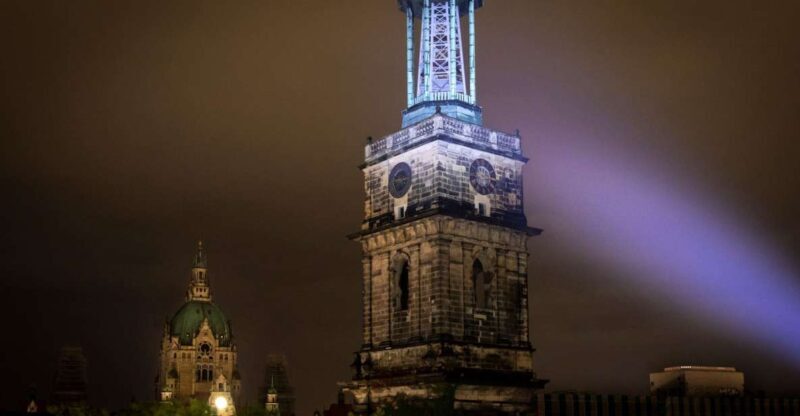 Hanover: Flashlight Guided Walking Tour at Night - Exploring Hanover by Night: What to Expect from the Tour