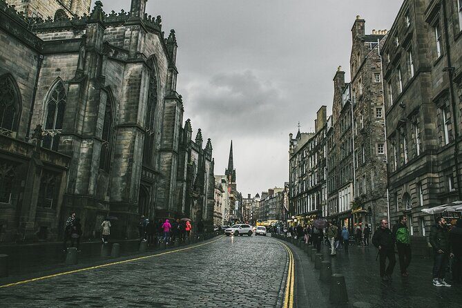 Harry Potter Origins Tour with Edinburgh Castle Tickets - Victoria Street: The Inspiration for Diagon Alley