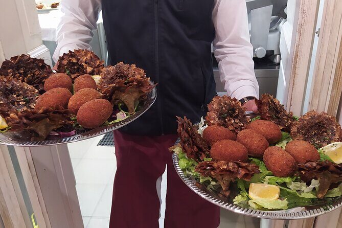 Heart of Rome: 3 Course Dinner Experience with a Local Foodie - Drinks and Pairings