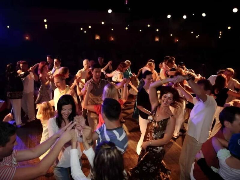 Heraklion: Cretan Folklore Night with Dinner & Transfers - Who Should Book This Tour?