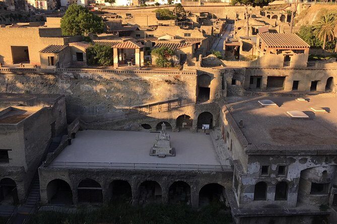 Herculaneum with an archaeologist, The original !!!! - The Sum Up