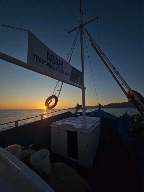 Hersonissos: Agapi Fishing Trips Sunset Cruise - Refreshments and Atmosphere