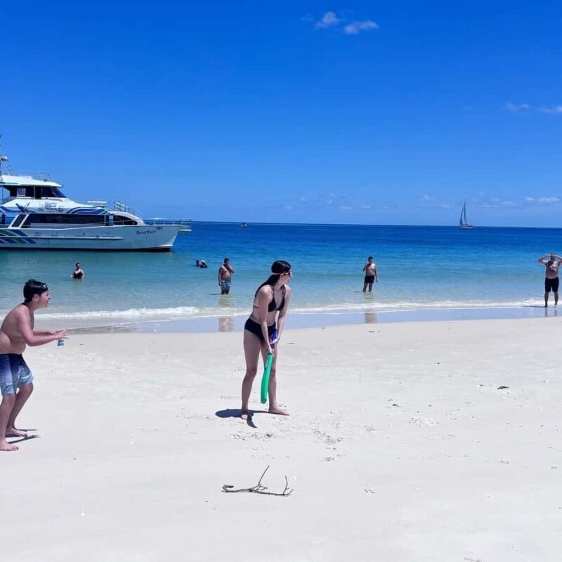 Hervey Bay: Aqua Oasis Cruise - Upgrading for Fraser Island