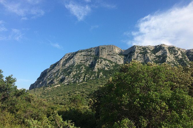Hike & wine at the top of "Pic Saint Loup" - Who should consider this tour?