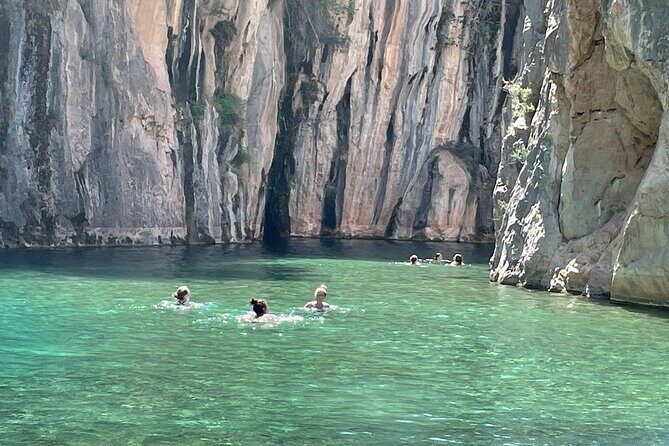 Hiking in Montanejos and swim in Thermal Springs - OFFICIAL GUIDE - An Overview of the Montanejos Hiking Experience