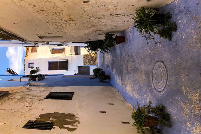 Hiking Tour of the Roman Aqueduct of Peña Cortada and Ruta de Agua - Who Should Consider This Tour?