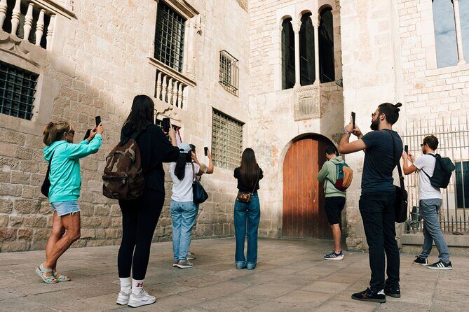 HistARy: Guided tour of the Gothic Quarter with Augmented Reality - FAQs