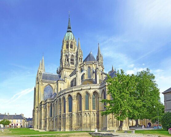 Historic Bayeux Daily Group City Tour In English 2 hrs (Apr-Sept) - Exploring Bayeux in 2 Hours: A Walk Through Time