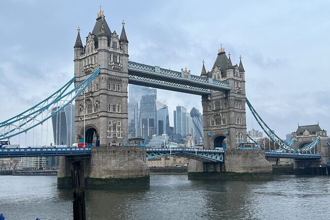 Historic London Walking Tour Landmarks and Pub Lunch - Key Points