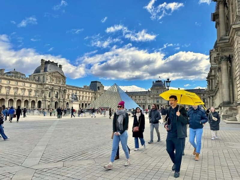 Historic Paris Walking Tour in English - Key Points