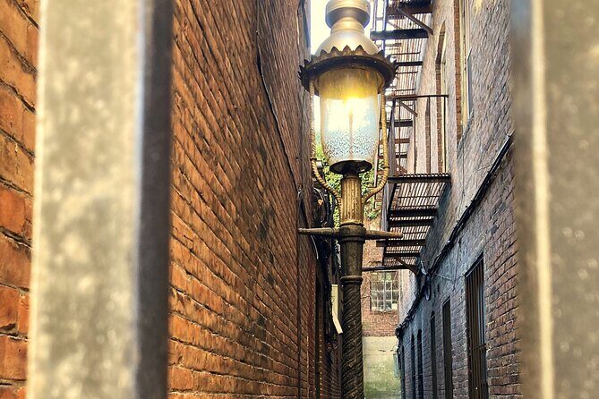 Historic Underground Railroad Walking Photo Tour w Local Guide - What to Expect from the Experience