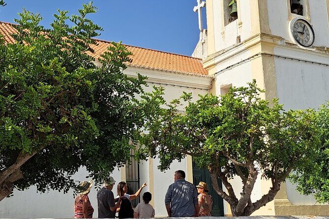Historic Walk in Ferragudo - The Experience of the Guide, Mara