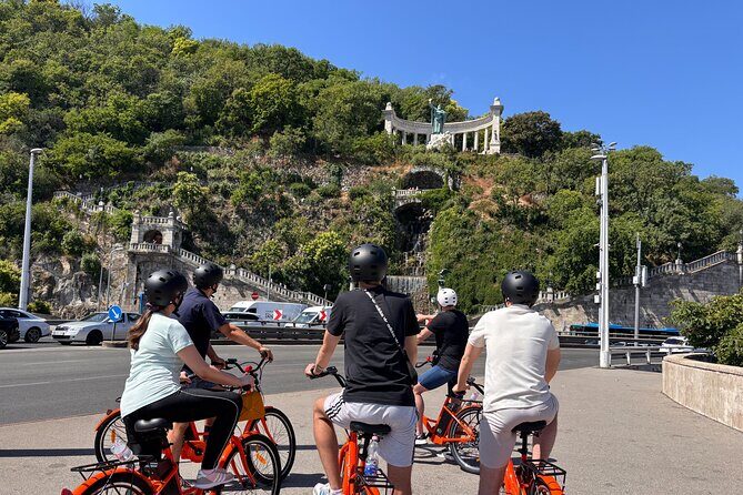 Historical Bike Tour of Budapest 2.5 Hours with Local Guide - Exploring the Itinerary in Detail