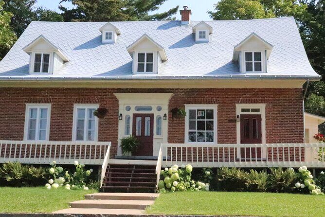 History of Levis and Tasting at the Ostara Market - Key Points