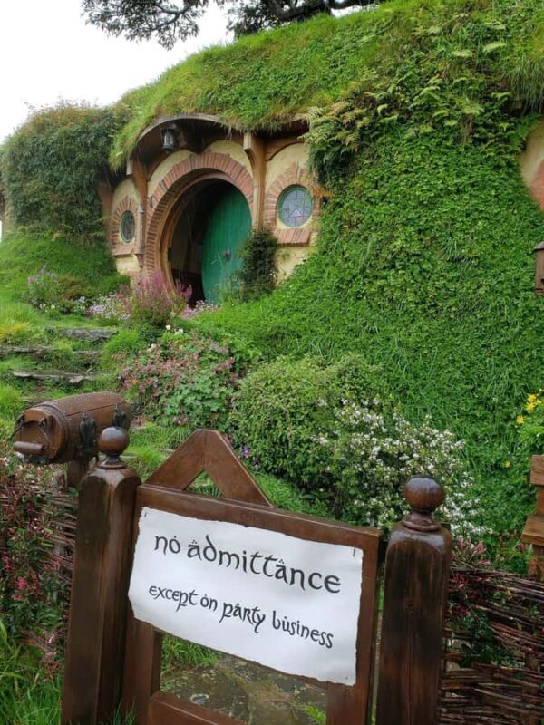 Hobbiton and Waiotapu Thermal Wonderland : PRIVATE TOUR - Who Would Love This Tour?